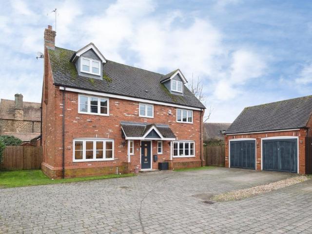 6 bedroom detached house for sale