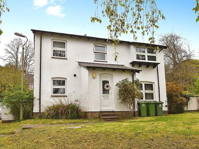 6 bedroom detached house for sale