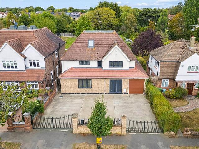 6 bedroom detached house for sale
