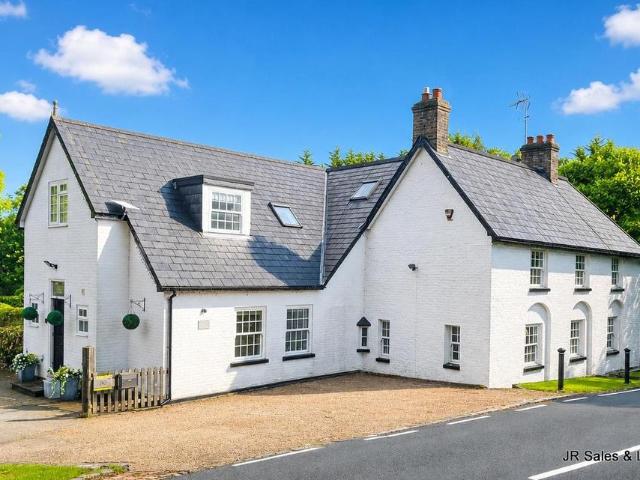 6 bedroom detached house for sale