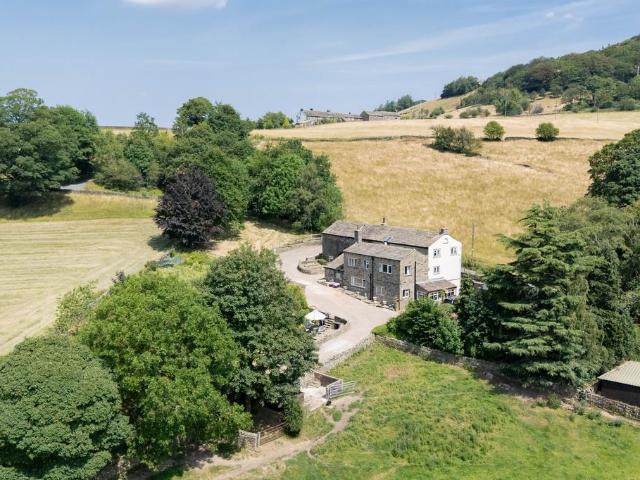 6 bedroom detached house for sale