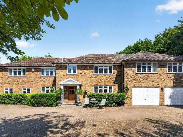 6 bedroom detached house for sale