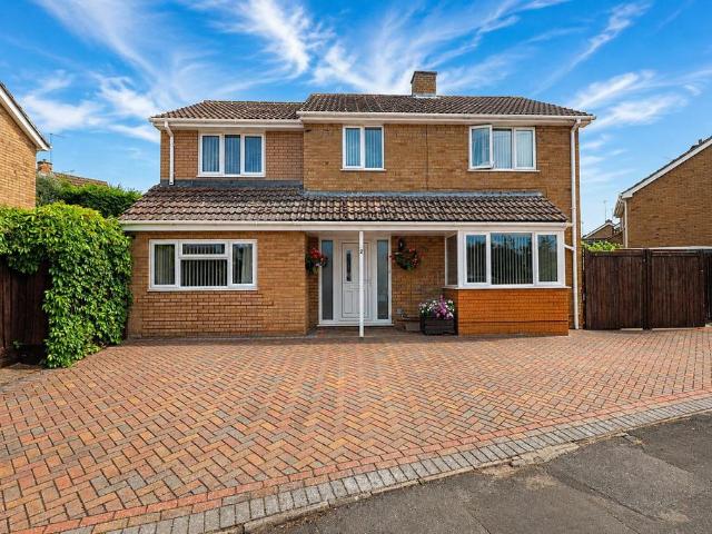6 bedroom detached house for sale
