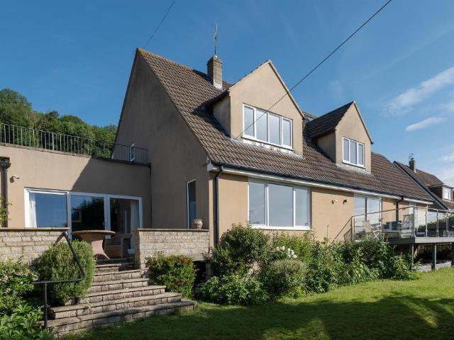 6 bedroom detached house for sale