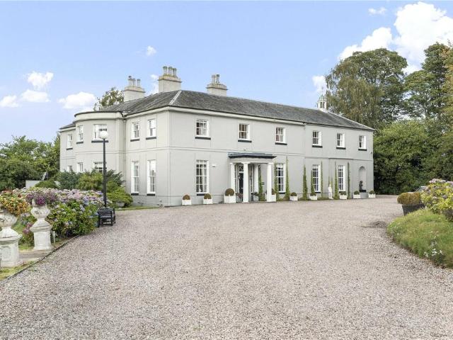 6 bedroom detached house for sale