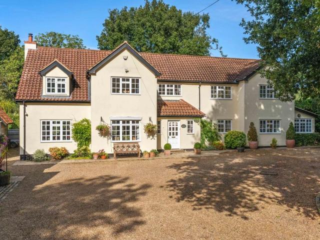6 bedroom detached house for sale