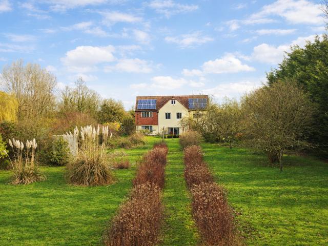 6 bedroom detached house for sale