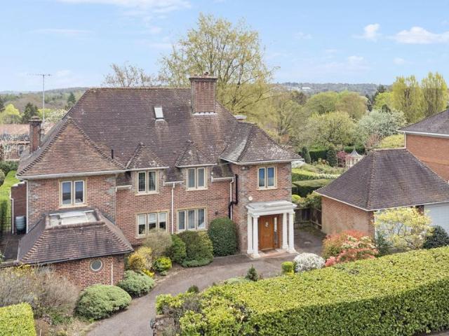 6 bedroom detached house for sale