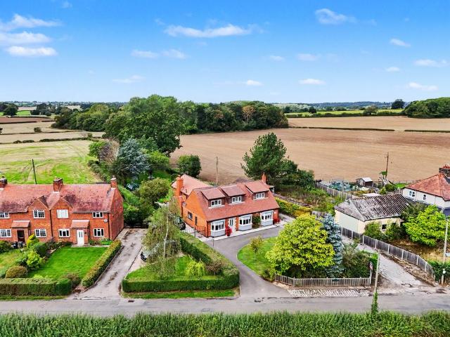 6 bedroom detached house for sale