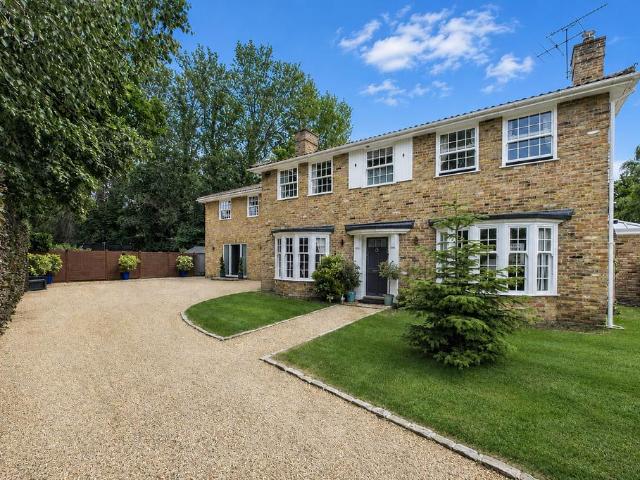 6 bedroom detached house for sale