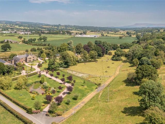 6 bedroom detached house for sale