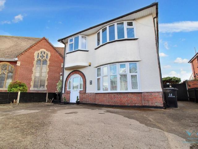 6 bedroom detached house for sale
