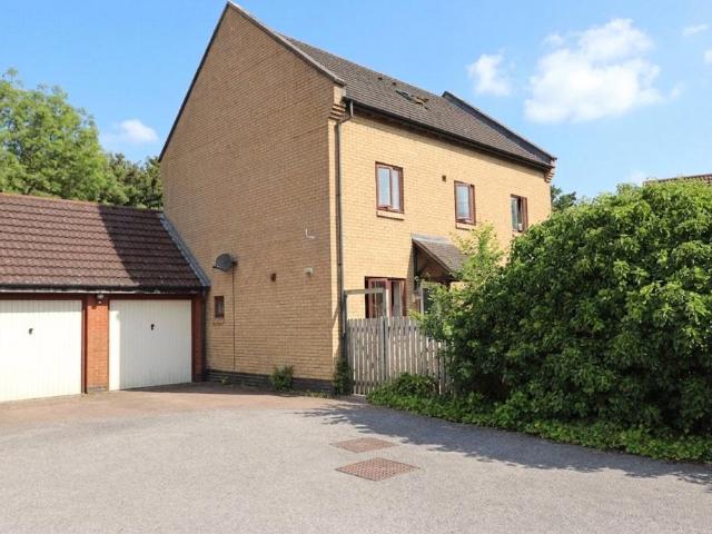 6 bedroom detached house for sale