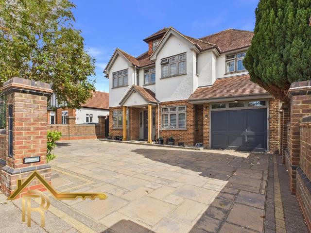 6 bedroom detached house for sale