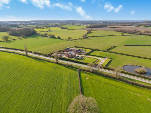6 bedroom detached house for sale