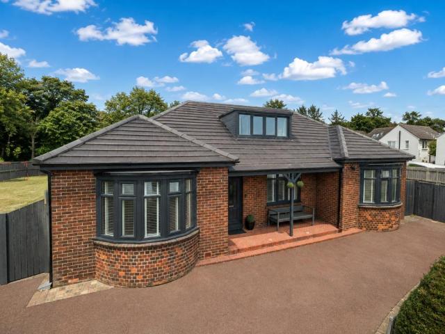 6 bedroom detached house for sale