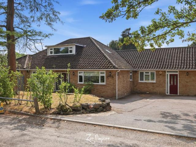 6 bedroom detached house for sale
