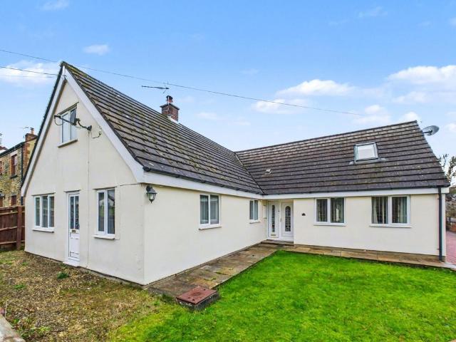 6 bedroom detached house for sale
