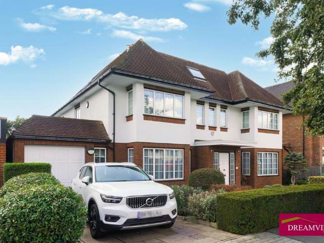 6 bedroom detached house for sale