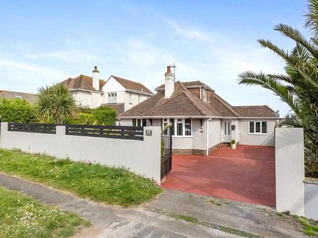 6 bedroom detached house for sale