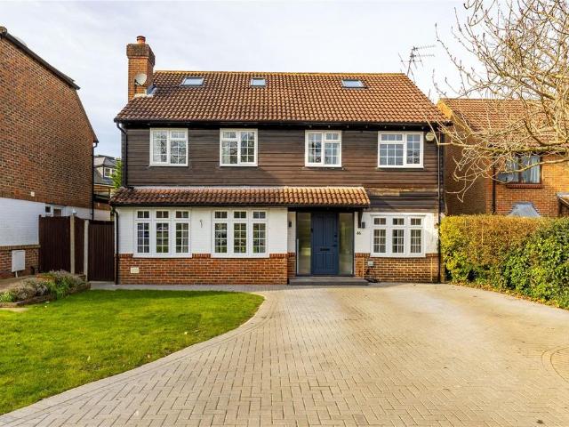 6 bedroom detached house for sale