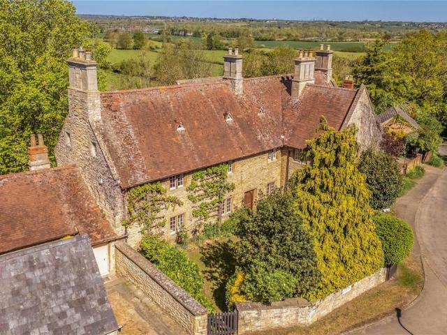6 bedroom detached house for sale