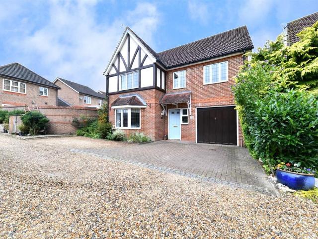 6 bedroom detached house for sale