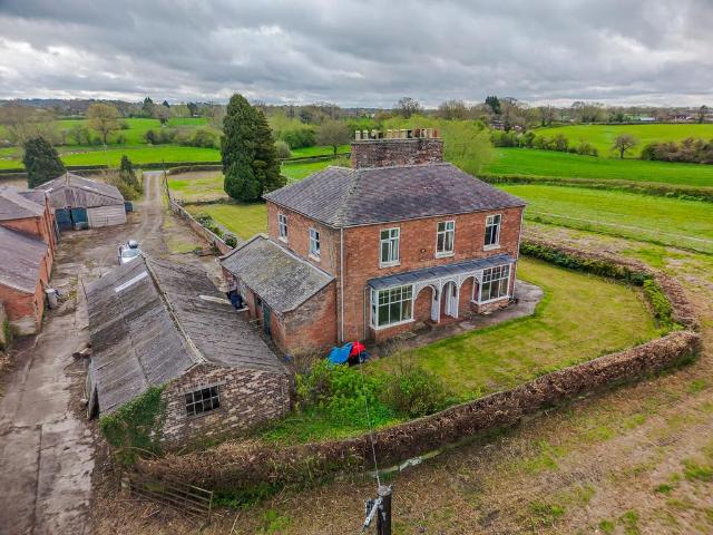 6 bedroom detached house for sale