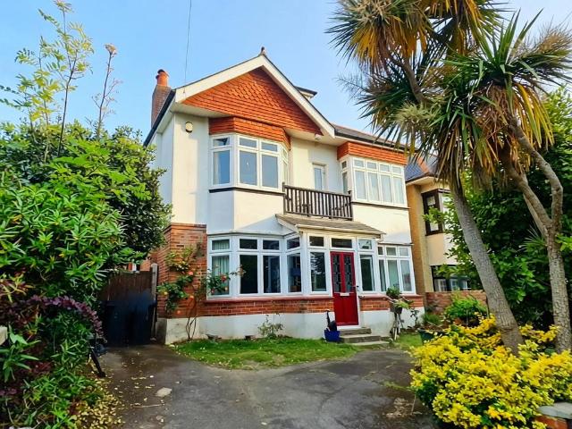 6 bedroom detached house for sale