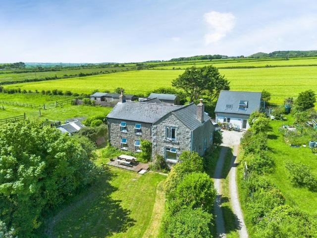 6 bedroom detached house for sale