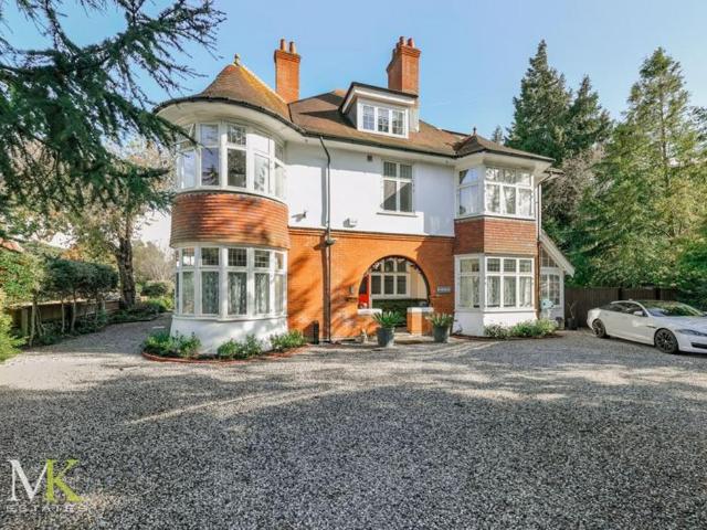 6 bedroom detached house for sale