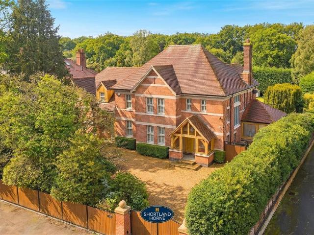 6 bedroom detached house for sale