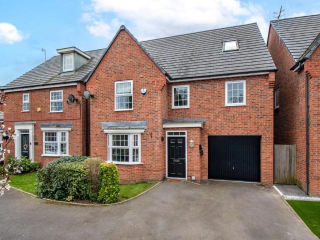 6 bedroom detached house for sale