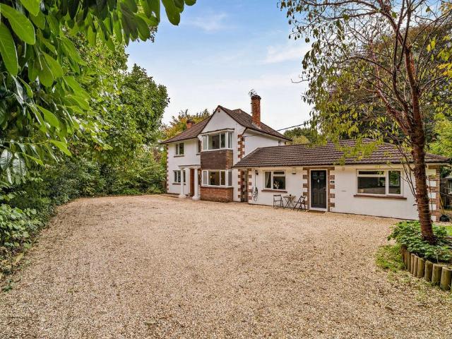 6 bedroom detached house for sale