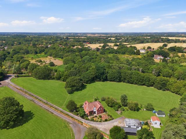 6 bedroom detached house for sale