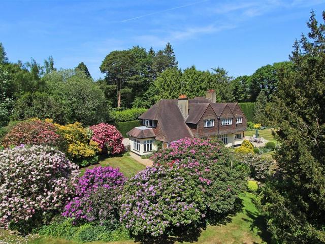 6 bedroom detached house for sale