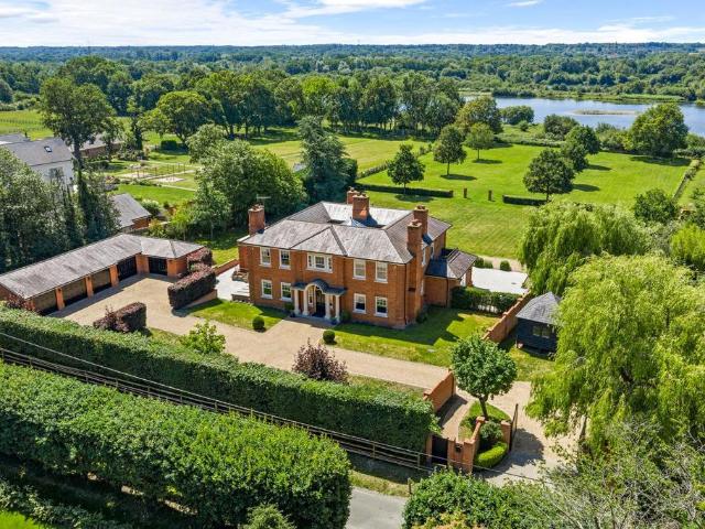 6 bedroom detached house for sale