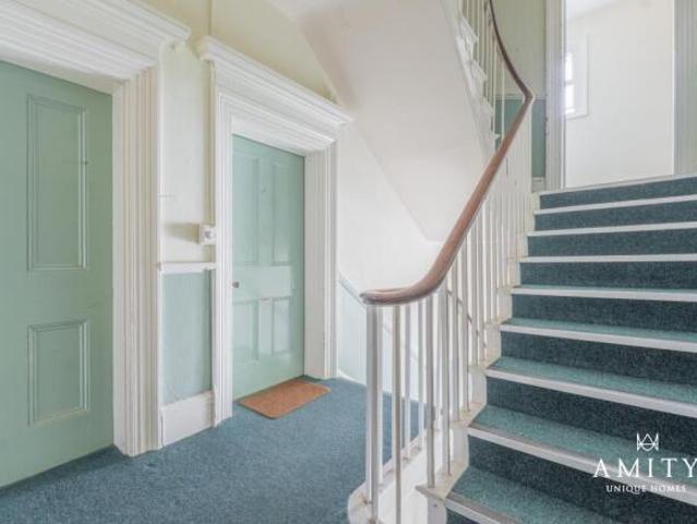 6 bedroom detached house for sale in 8 St Mary's Road, CV31