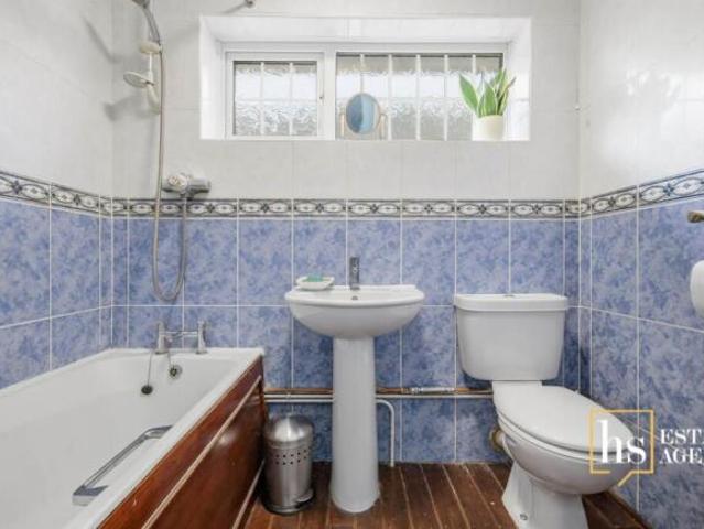 6 bedroom detached house for sale in Cornsland, Brentwood, CM14