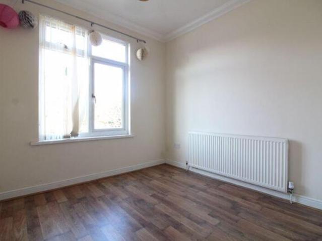 6 bedroom detached house for sale in CHAIN FREE on New Bedford Road, Luton, LU3