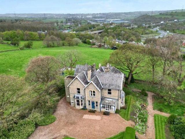6 Bedroom Detached House For Sale In Cleckheaton, West Yorkshire