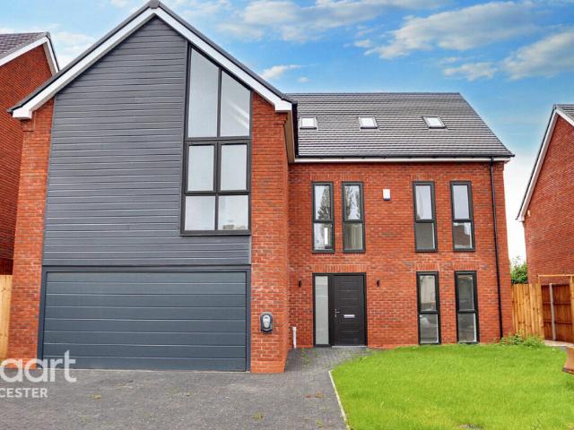6 bedroom detached house for sale in Cleves Gardens, Leicester, LE2