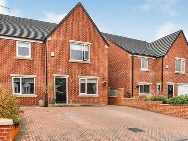 6 bedroom detached house for sale in Cross Hill Close Ecclesfield Sheffield South Yorkshire S35