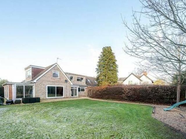 6 bedroom detached house for sale in Ampthill Road Flitwick MK45