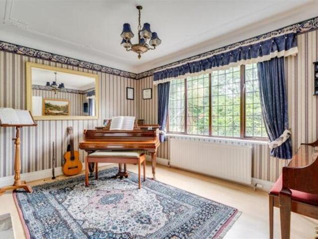 6 bedroom detached house for sale in Acacia Park Drive, Apperley Bridge, West Yorkshire, BD10