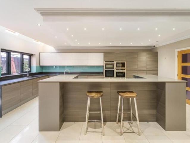 6 bedroom detached house for sale in Alderbrook Road, Solihull, B91