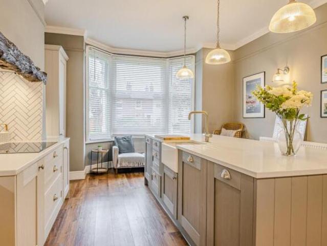 6 bedroom detached house for sale in Boughton Street, Worcester, WR2