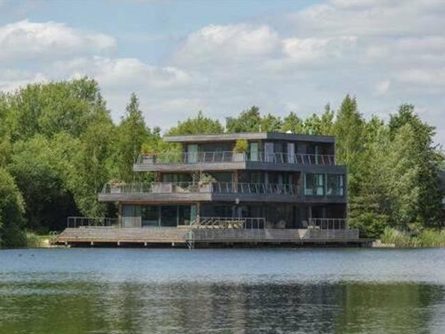 6 bedroom detached house for sale in Bowmoor Lake The Lakes Lechlade GL7