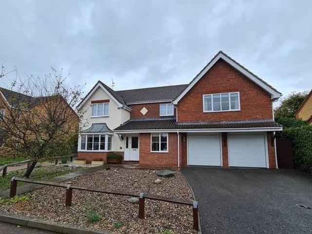 6 bedroom detached house for sale in Badgers Keep BurnhamonCrouch CM0