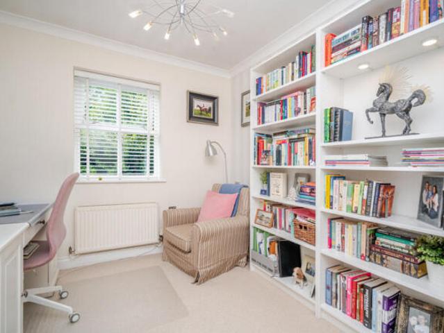 6 bedroom detached house for sale in Beddoes Croft, Medbourne, Milton Keynes, MK5